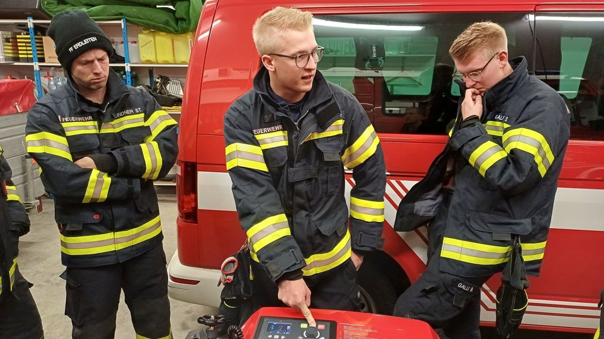 Pumpentausch nach 32 Jahren ersetzt FOX 4 die FOX 1 - FF Erdleiten